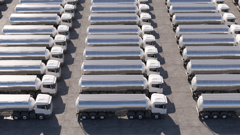 Tanker Freight vs. Dry Van Freight: What's the Difference?
